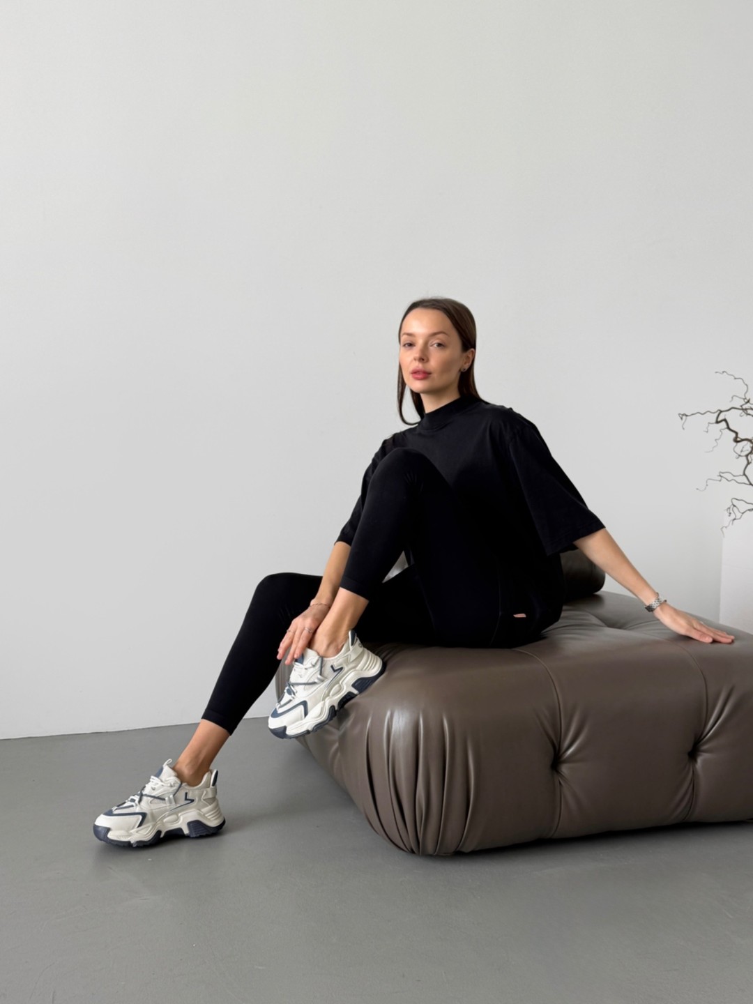 Кросівки бежеві з синіми вставками | LadyBoom