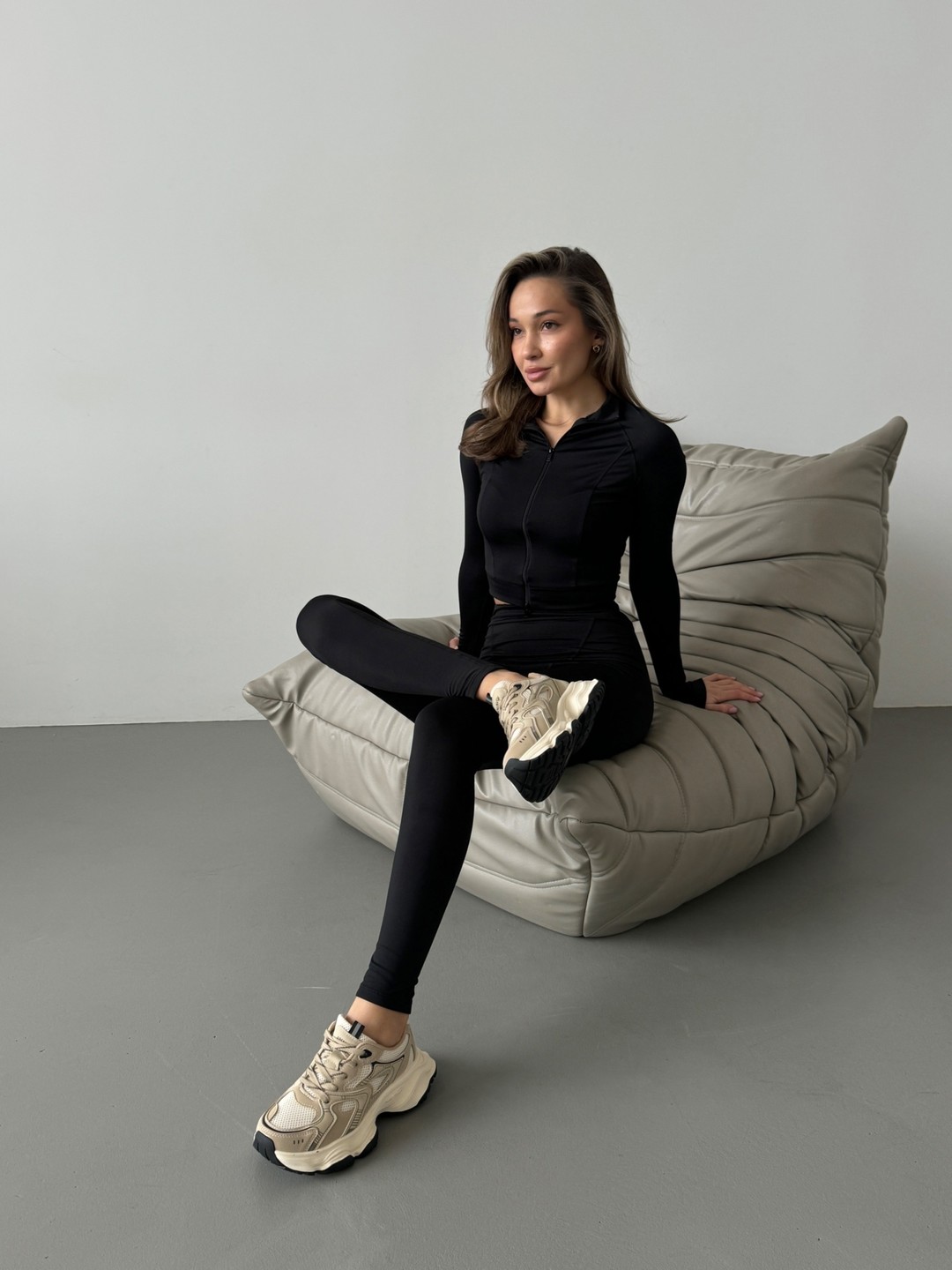 Кросівки з рельєфною підошвою бежеві | LadyBoom