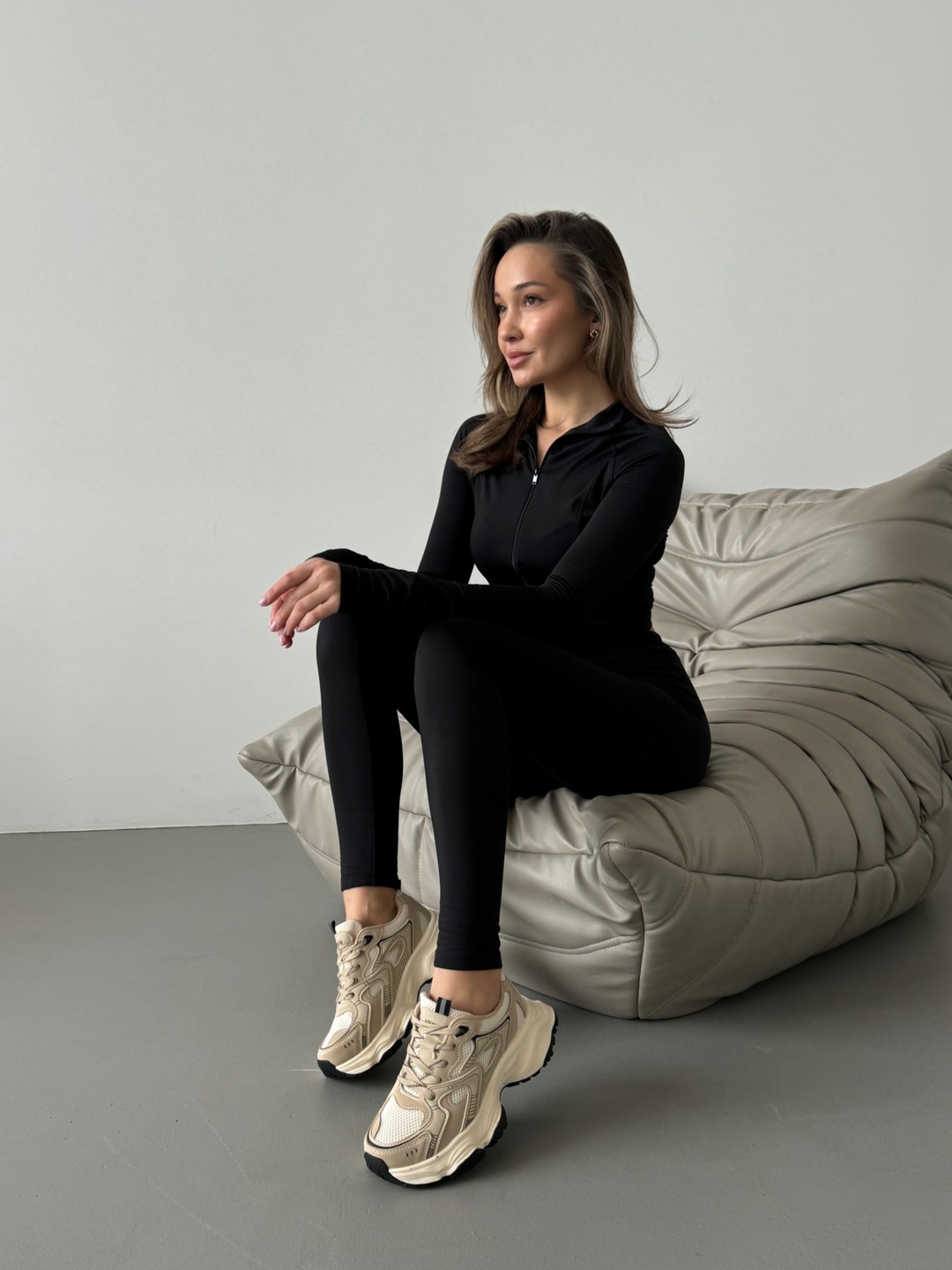 Кросівки з рельєфною підошвою бежеві | LadyBoom