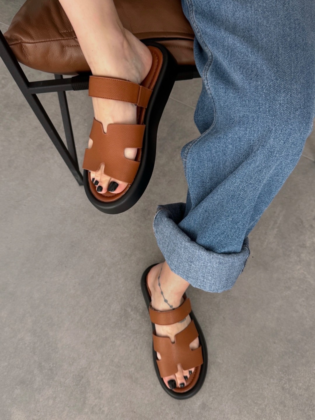 Шльопанці Kylie коричневі | LadyBoom