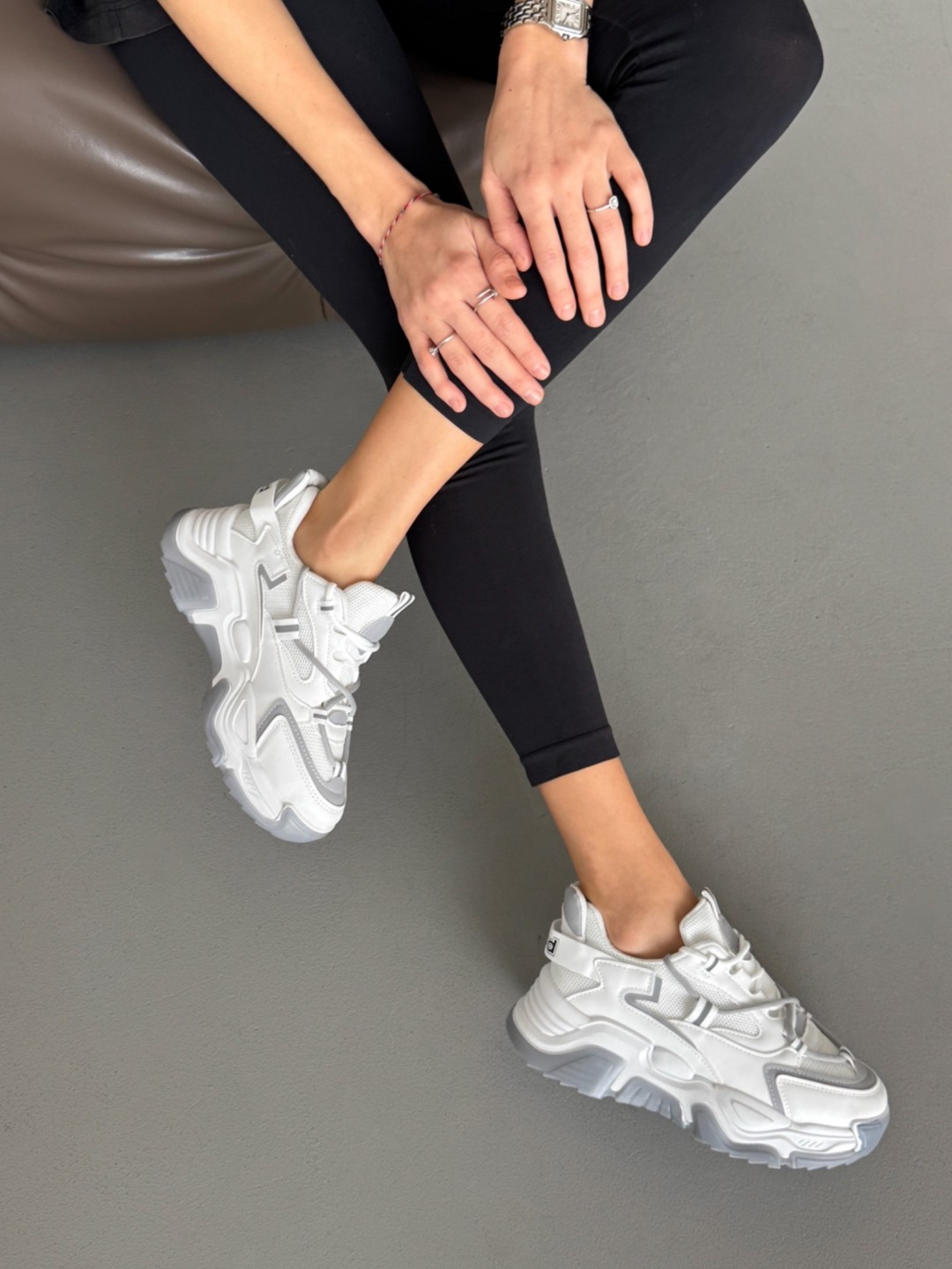 Кросівки білі з сірими вставками | LadyBoom