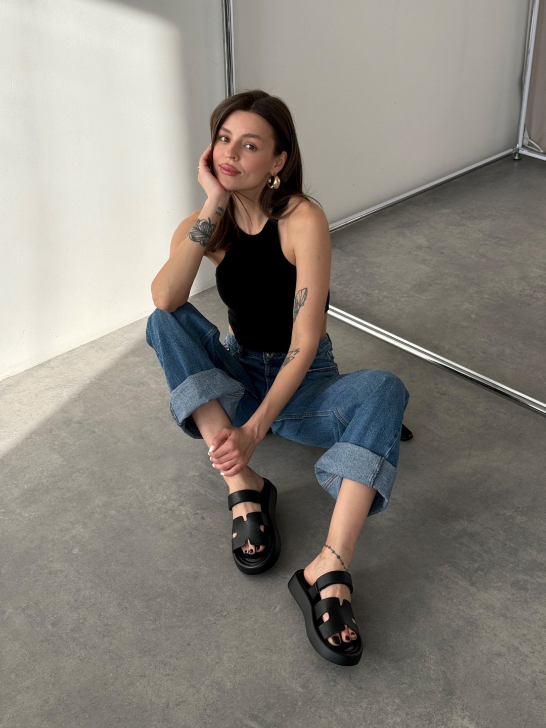 Шльопанці Kylie чорні | LadyBoom