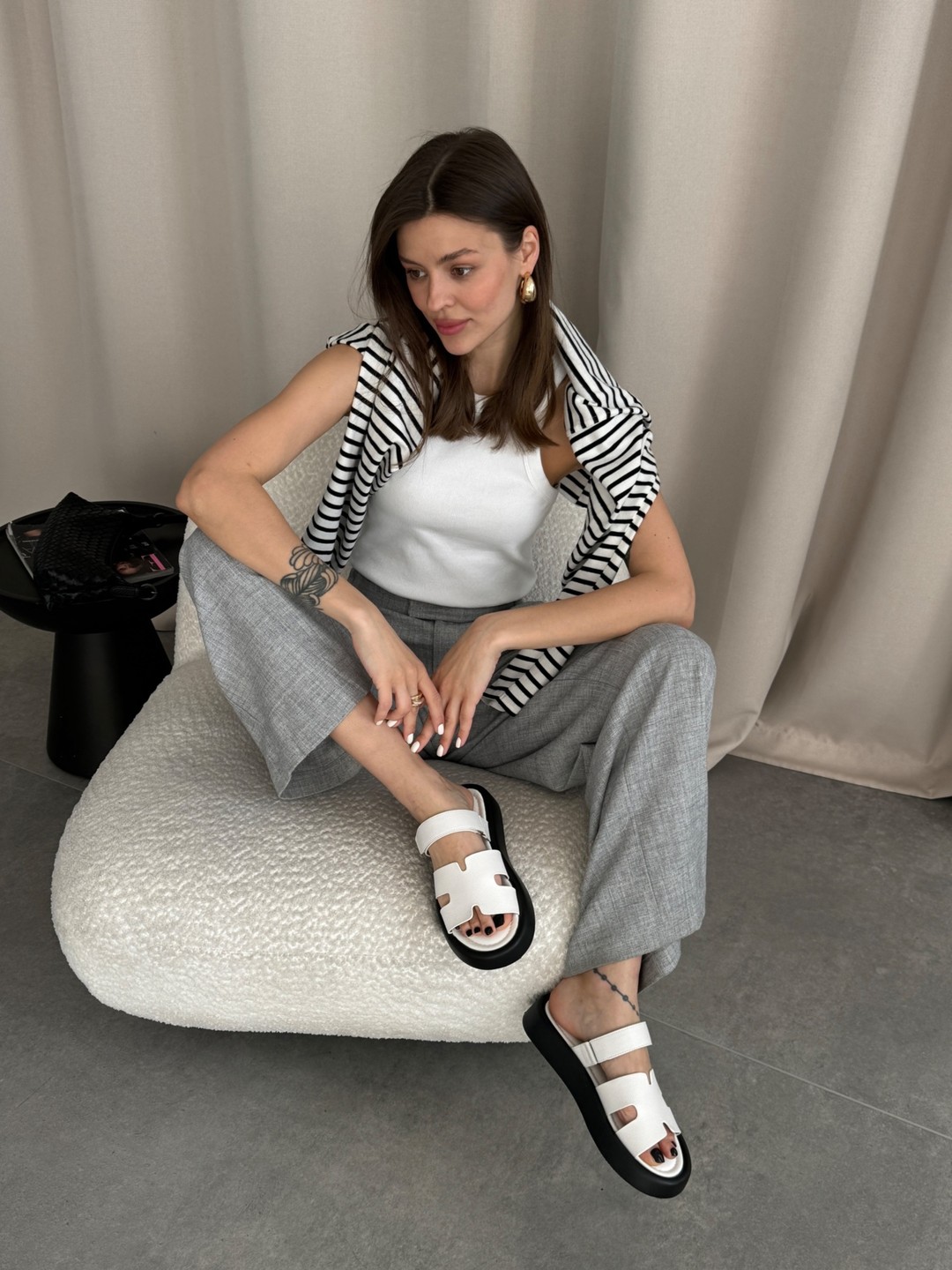 Шльопанці Kylie білі | LadyBoom