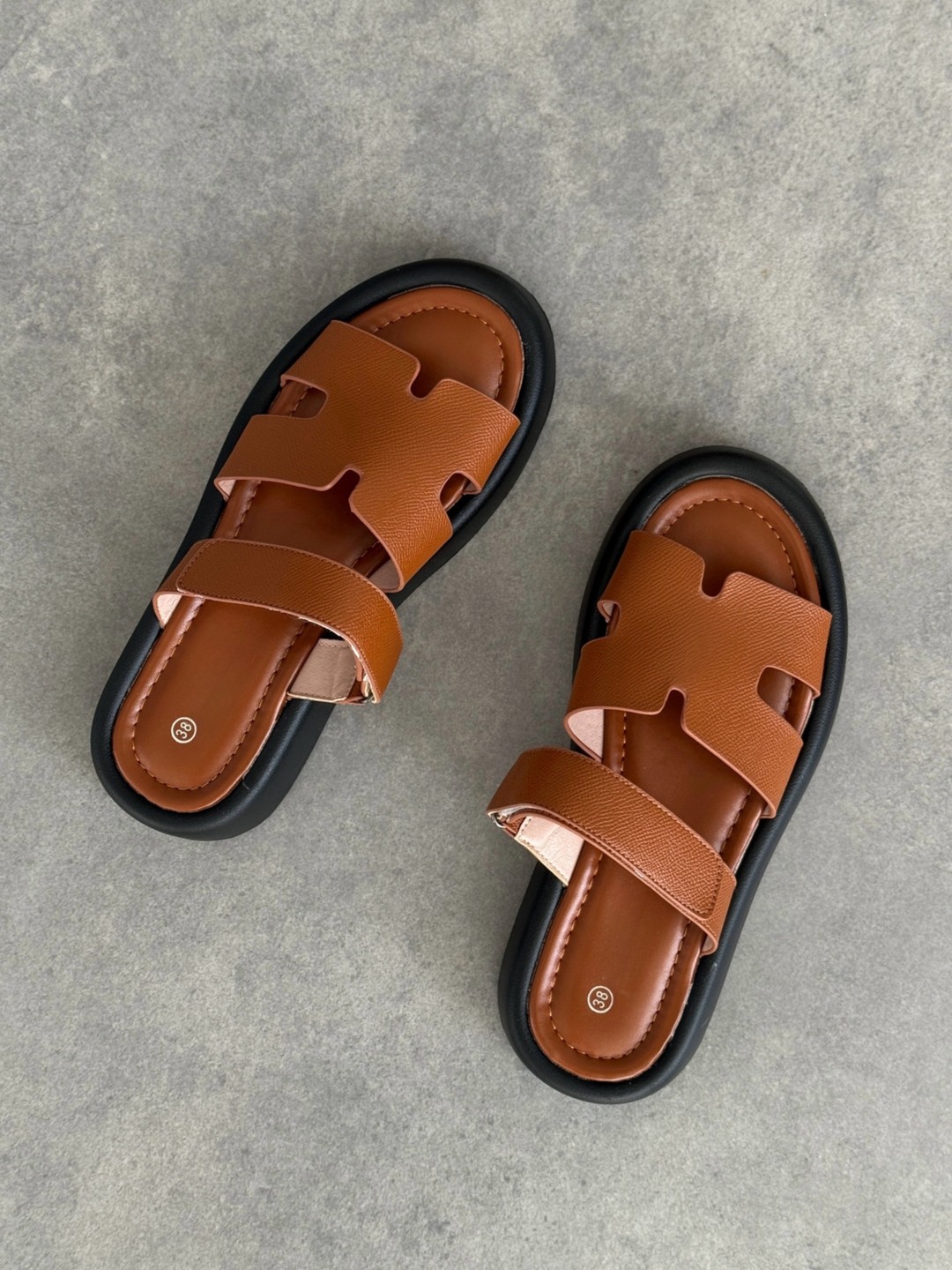 Шльопанці Kylie коричневі | LadyBoom