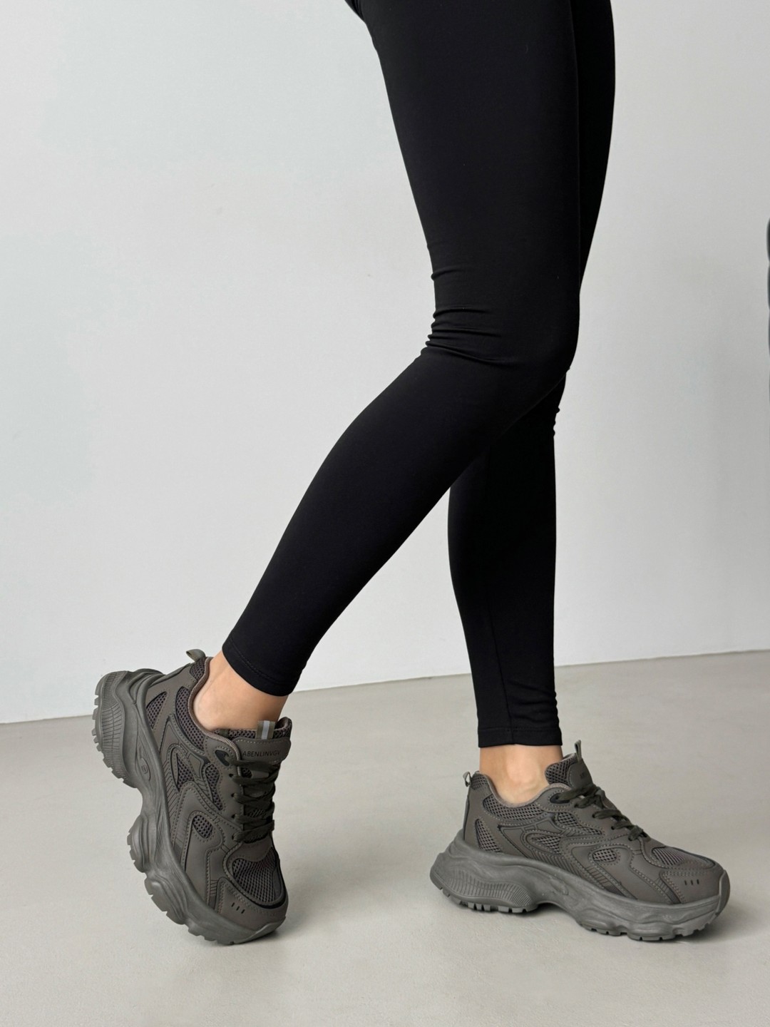 Кросівки з рельєфною підошвою темно-зелені | LadyBoom