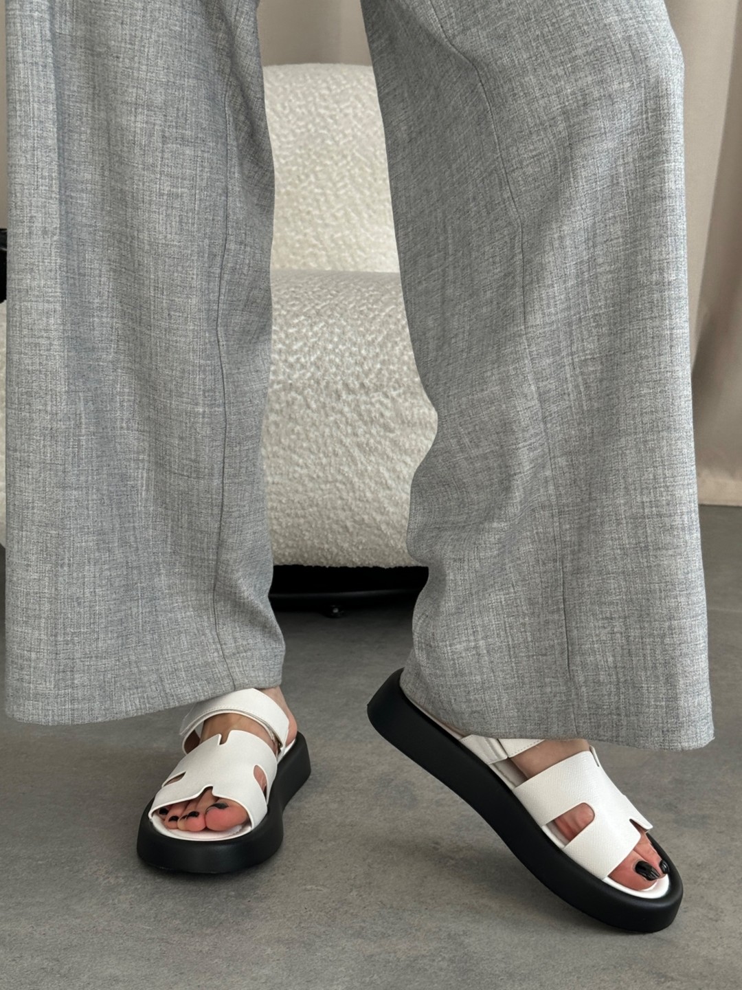 Шльопанці Kylie білі | LadyBoom