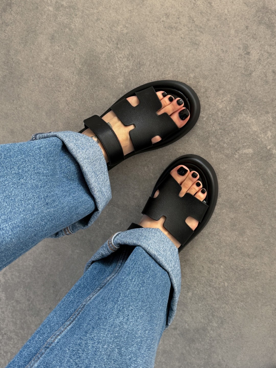 Шльопанці Kylie чорні | LadyBoom