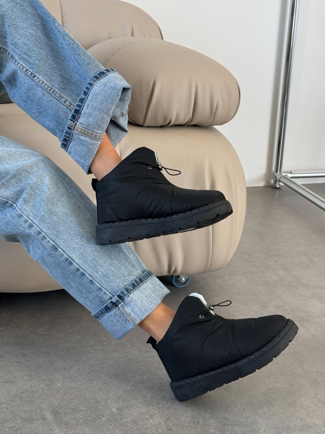 Дутіки із затяжкою чорні | LadyBoom